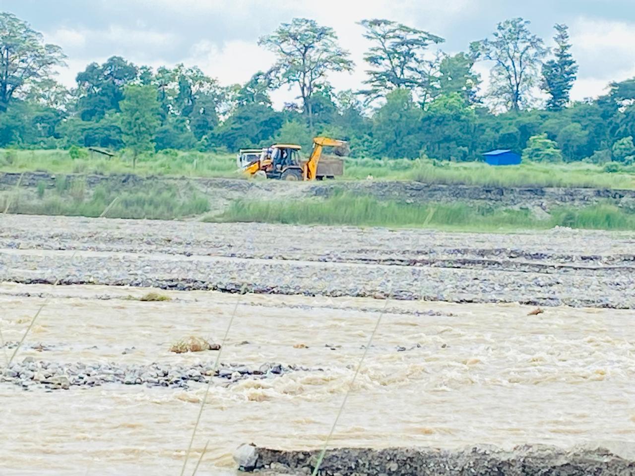 प्रशासन, गाउँपालिका र ठेकेदारको सेटिङमा बुद्धशान्तिमा उत्खनन